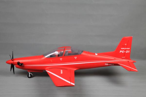 PC-21 1100 mm PNP kit met reflex systeem - LUCAS Modelbouw